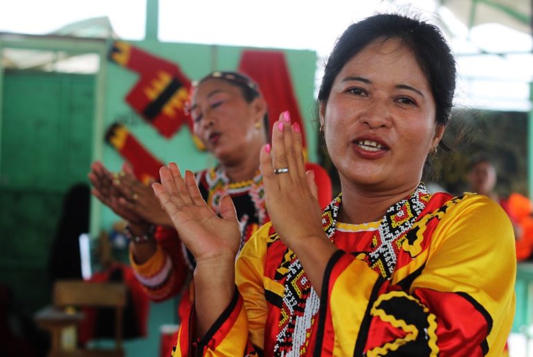 Paghabi sa Mayamang Sining ng mga Manobo – Liwayway