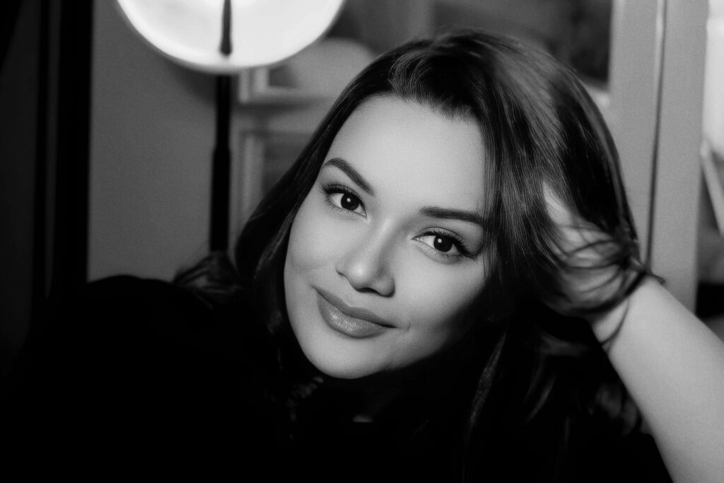 Si Em-em at si Ápong Bakét – Liwayway